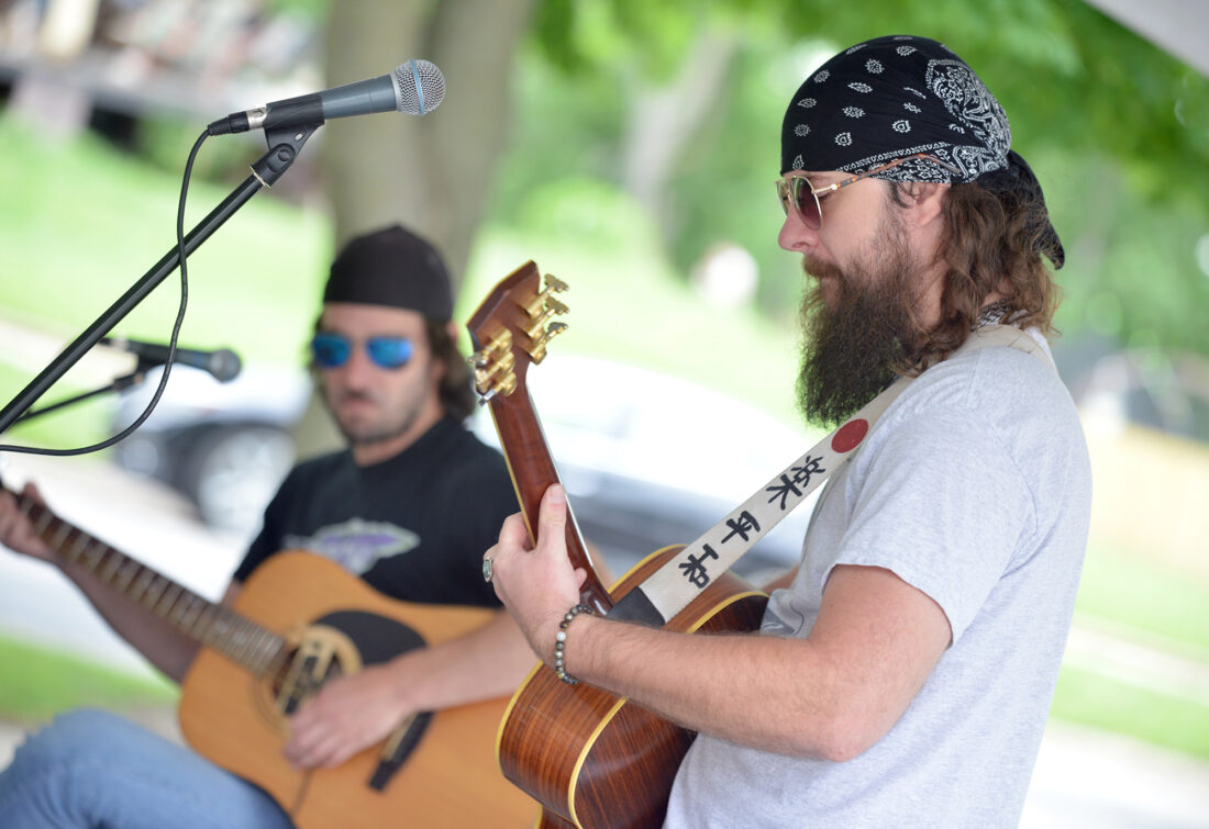 Art in the sunshine | News, Sports, Jobs - Messenger News